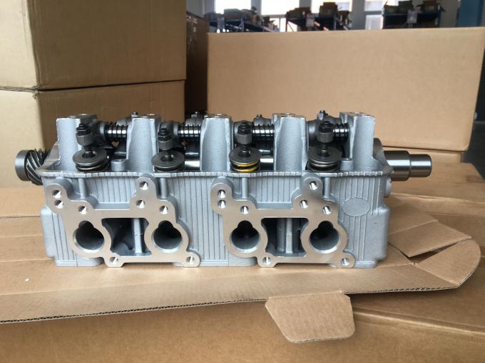 SUZUKI は 8V/4CYL エンジン弁が付いている F10A 11110 - 80002 の自動シリンダー ヘッドを運びます