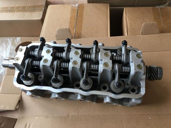 SUZUKI は 8V/4CYL エンジン弁が付いている F10A 11110 - 80002 の自動シリンダー ヘッドを運びます